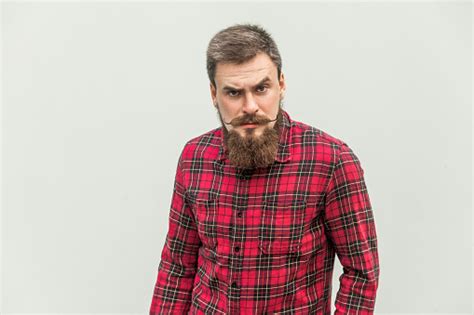 수염 및 자전거 핸들 콧수염 성 난 얼굴로 카메라를 보면 잘생긴 사업가 Great Depression에 대한 스톡 사진 및 기타 이미지 Great Depression