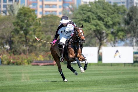 ميثاء بنت محمد تقود الإمارات للفوز على مهرة صحيفة الخليج