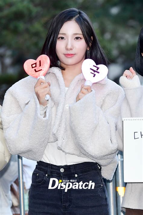 현장포토 16강을 기원해소희 수줍은 응원 디스패치 뉴스는 팩트다