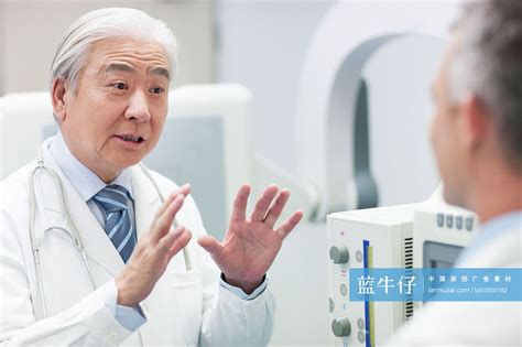 医生与核磁共振扫描仪 蓝牛仔影像 中国原创广告影像素材