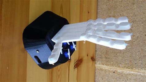 controllable robotic hand with flex sensors and servos 8 steps with