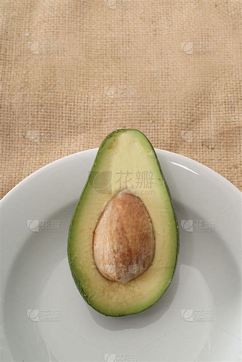 开片鳄梨
