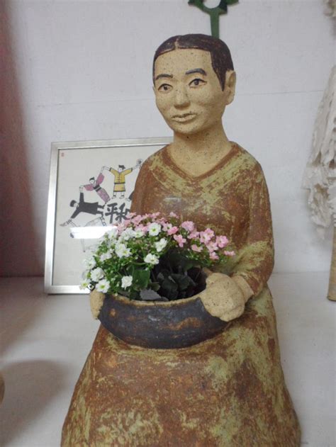 꽃을 든 여인