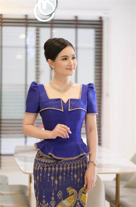 ស្លៀកឈុតប្រពៃណីអ៊ីចឹងទៅ សុគន្ធ និសា កាន់តែស្រស់ស្អាត បែបទន់ភ្លន់ Khmerload Cambodia Latest News