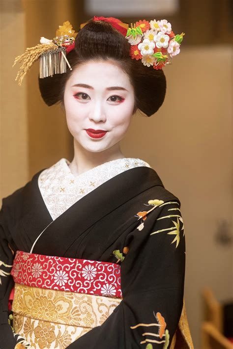 ปักพินโดย Nyarumi ใน 芸舞妓さん กิโมโน ญี่ปุ่น