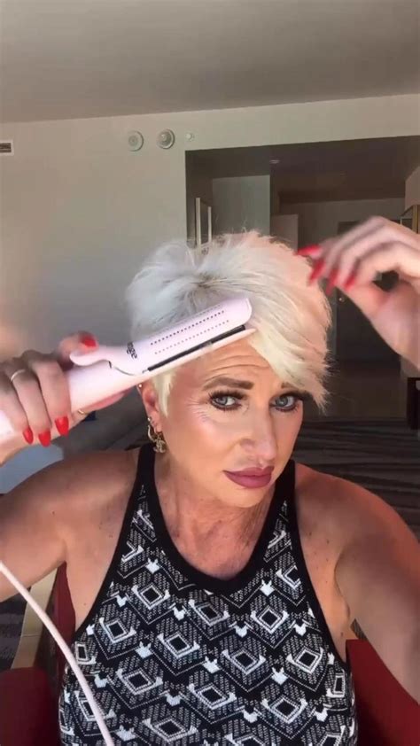 Dual Flat Iron And Curler For Short Simple Pixie Hairstyle Hair Styles Pixie Hairstyles Cute