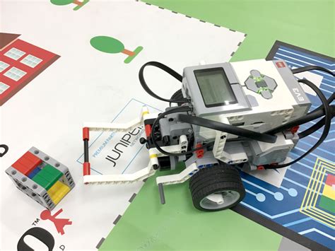 レゴ® マインドストーム® Ev3をスタンダードコースの教材として導入！