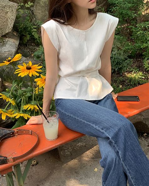 퓨어다 쉐이브 린넨 랩 꼬임 나시 블라우스