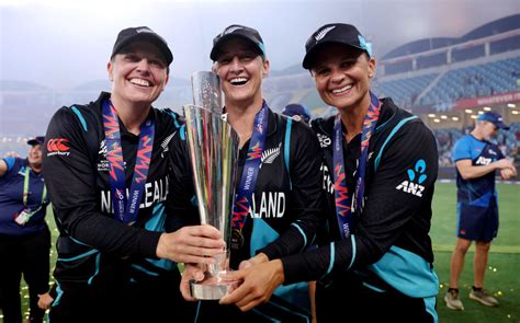 🔜 The End Of An Era Lea Tahuhu Sophie Devine And Suzie Bates Are All