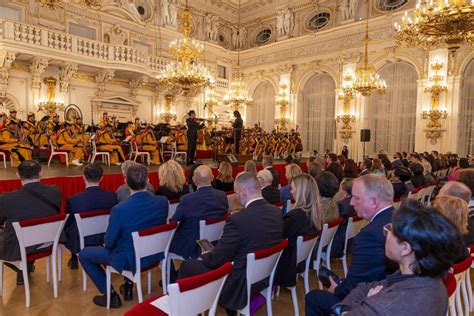 Морин хуурын найрал хөгжим Чехийн Ерөнхийлөгчийн ордонд тоглолтоо толилууллаа