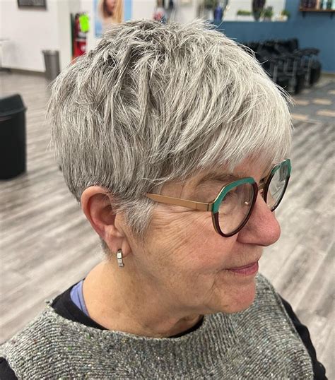 20 Modern Pixie Haircuts For Older Women To Wear This Year