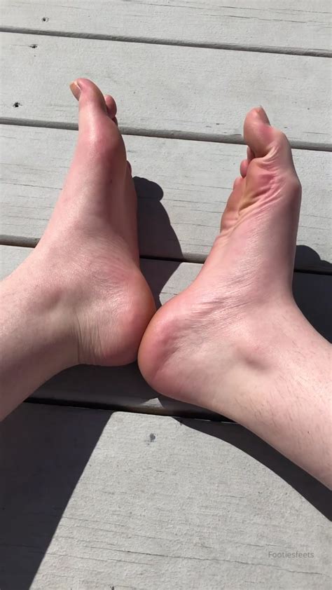 Footiesfeets 21 03 2020 It S So Nice Out My Big Toe Nail Is Broken Porno Videos Hub