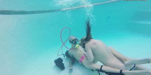 Jason Bangs Monica In The Swimming Pool Porn Videos