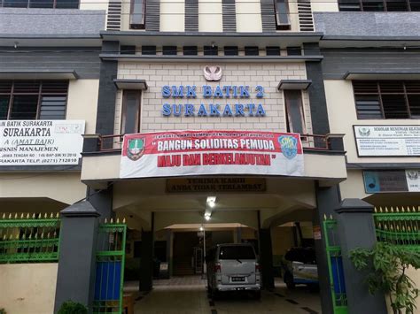 Smk Batik 2 Surakarta Menggelar Pengantaran Poster Mmt Dan X Banner Bersama Toplokercom Untuk