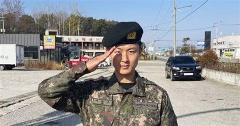 이승우 군사훈련 마쳐월드컵 해설 위해 카타르행