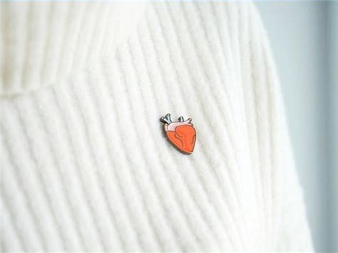 Пін брошка прикраса серце — ціна 45 грн у каталозі Брошки Купити аксесуари за доступною