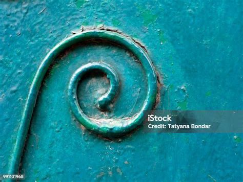 철 오래 된 파란 철 문에 나선형의 형태로 컬의 세부의 텍스처 0명에 대한 스톡 사진 및 기타 이미지 0명 건축 게이트 Istock