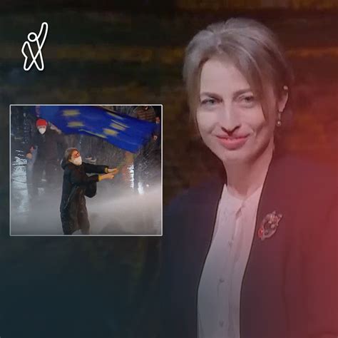 სალომე ზურაბიშვილმა ნანა მალაშხია ანუ „ქალი ევროკავშირის დროშით ღირსების მედლით დააჯილდოვა