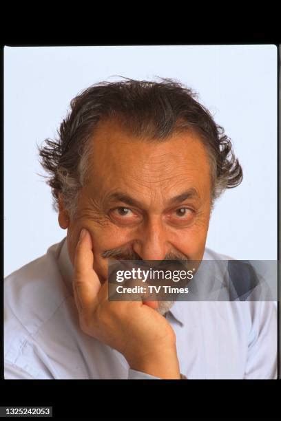 Nadim Sawalha Photos Et Images De Collection Getty Images