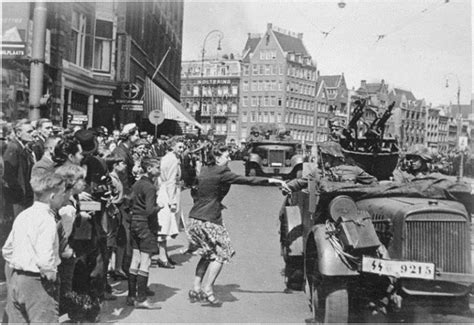 Sleeping With The Enemy Collaborator Girls Of The German Occupied