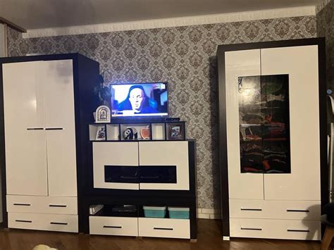 Стінка у вітальню чи спальню дві шафи і комоди 5 500 грн Меблі для вітальні Лелітка на Olx