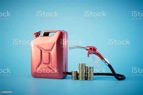 달러 더미 휘발유 용기 및 파란색 배경에 자동차에 연료를 보급하기위한 총 3d 렌더링 가격에 대한 스톡 사진 및 기타 이미지 가격 가솔린 갤런 Istock