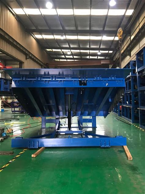 Electric Hydraulic Loading Dock Leveler Pit 1800 2000mm Platform Size