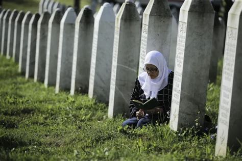 Varrosen 29 Vjet Pas Gjenocidit Eshtrat E 14 Viktimave Të Srebrenicës Klan Kosova