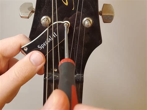 How To Adjust The Truss Rod Of A 2011 Epiphone Les Paul Special Ii