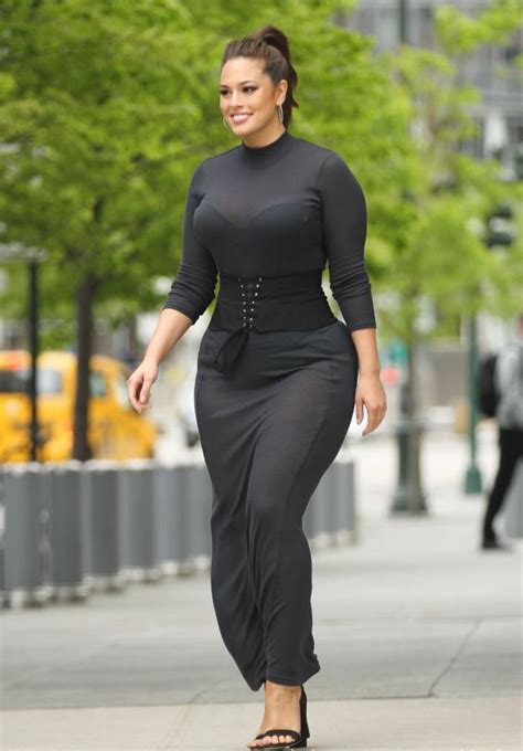 大碼超模阿什莉·格林漢姆現身街頭，網友：這是所有胖子的夢想啊 每日頭條