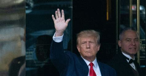 დონალდ ტრამპი ნიუ იორკის სასამართლოში დააპატიმრეს