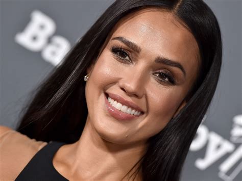 Jessica Alba Hair 2022 Shoulder Length Jessica Alba Hair 2022 Shoulder Length