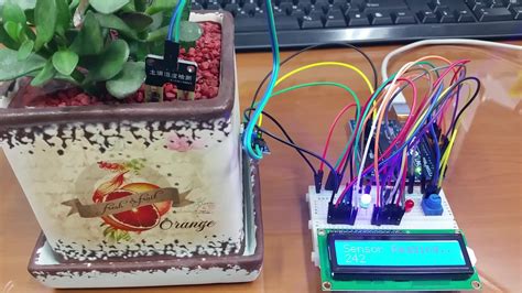 토양센서를 이용하여 화분에 물주기 1아두이노에서 토양센서 값을 읽는다 2토양센서 값을 Lcd로 표시한다 3센서값으로 토양의 Dry 상태를 파악한다 4센서값이