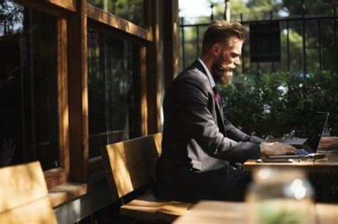 如何在单元格中从右到左提取或提取字符，直到在 Excel 中达到空格？ 伙伴云