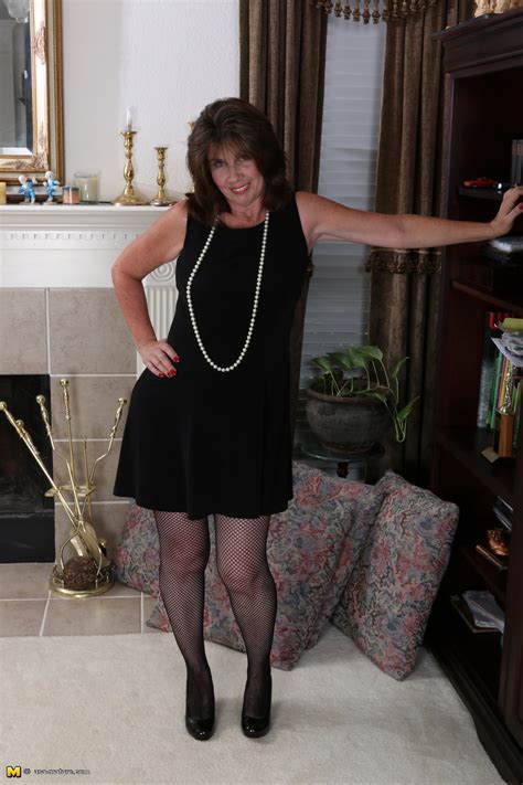 Mature Housewive Gets Very Wet Mature Housewive Gets Very Wet