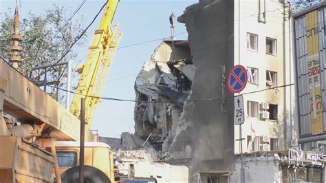 Рятувальники досі шукають потерпілих наслідки влучання російської ракети в готель у Черкасах