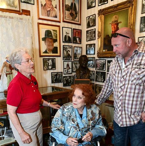 Guide Ruth Reed Gives Maureen Ohara And Her Grandson Conor Fitzsimons A