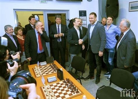 ШОУ Кобрата и Веско Топалов играха шах със следователи Информационна агенция ПИК