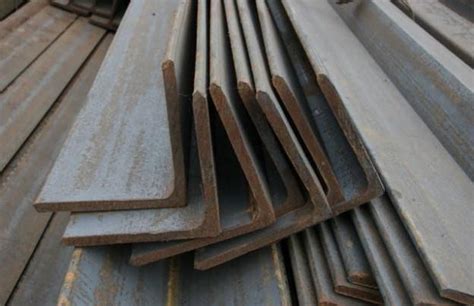 Уголок равнополочный 50х50х3 купить в Москве от производителя
