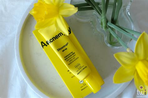 Acnemy Zitcontrol SPF50 2-in-1 SPF 50 Sunscreen + Acne Treatment review ...