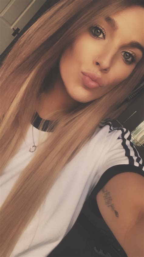 Pretty Light Skin Girls With Swag And Dimples