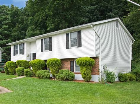 How To Choose The Right Siding Color For Your Home