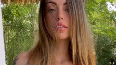 Tigres UANL Melanie Pavola luce su figura con picante post en conjunto translúcido