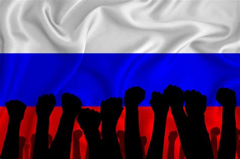 러시아의 국기의 배경에 제기 팔과 꽉 주먹의 실루엣 권력 갈등의 개념 텍스트에 대한 장소와 함께 3d 렌더링 Revolution