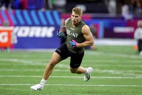 Meet Green Bay Packers Star Lukas Van Ness Stunning Girlfriend Frankie