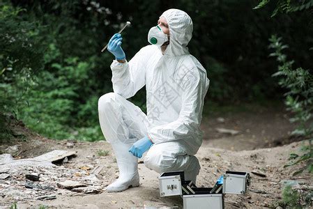 身穿防护服和面罩的男科学家高清图片下载 正版图片 摄图网