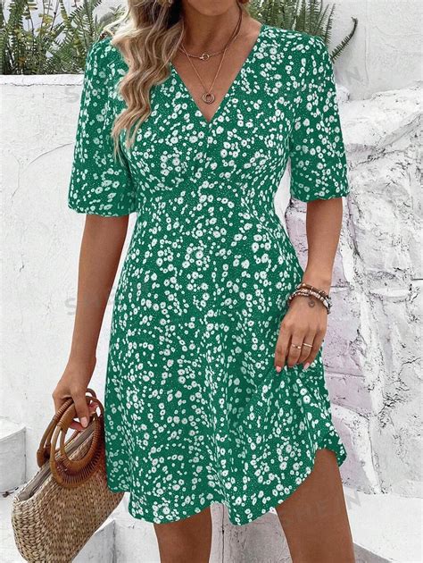 Shein Vcay Ladies Summer Vacation Style Floral V Neck Short Sleeve
