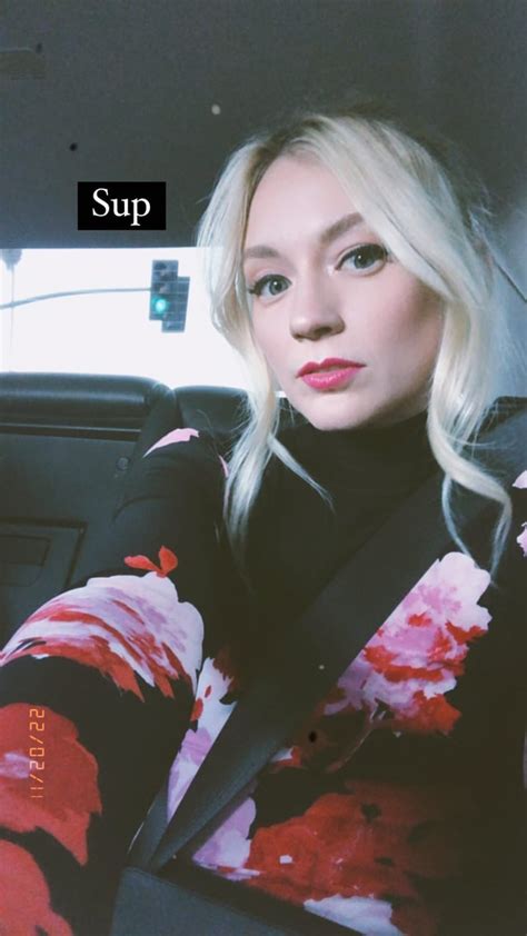 Emily Kinney Rlipstickceleb