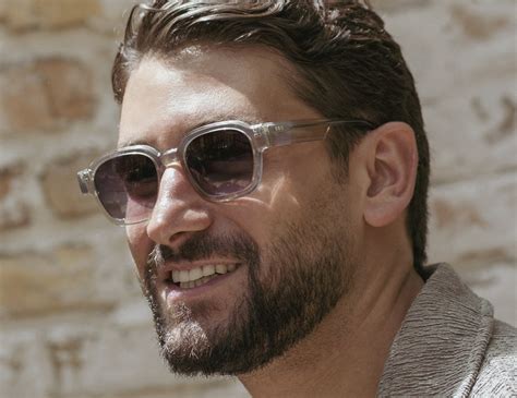 آشنایی با انواع عینک آفتابی ترند 2023 زنانه و مردانه Komolife