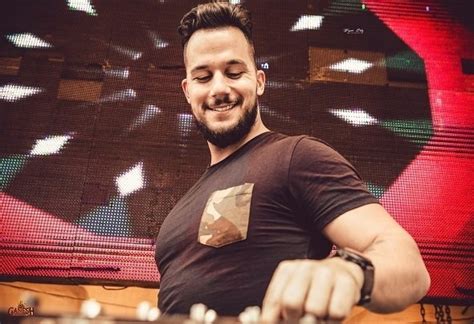 Sonic Entity Cкачать бесплатно в Mp3 слушать музыку онлайн на портале